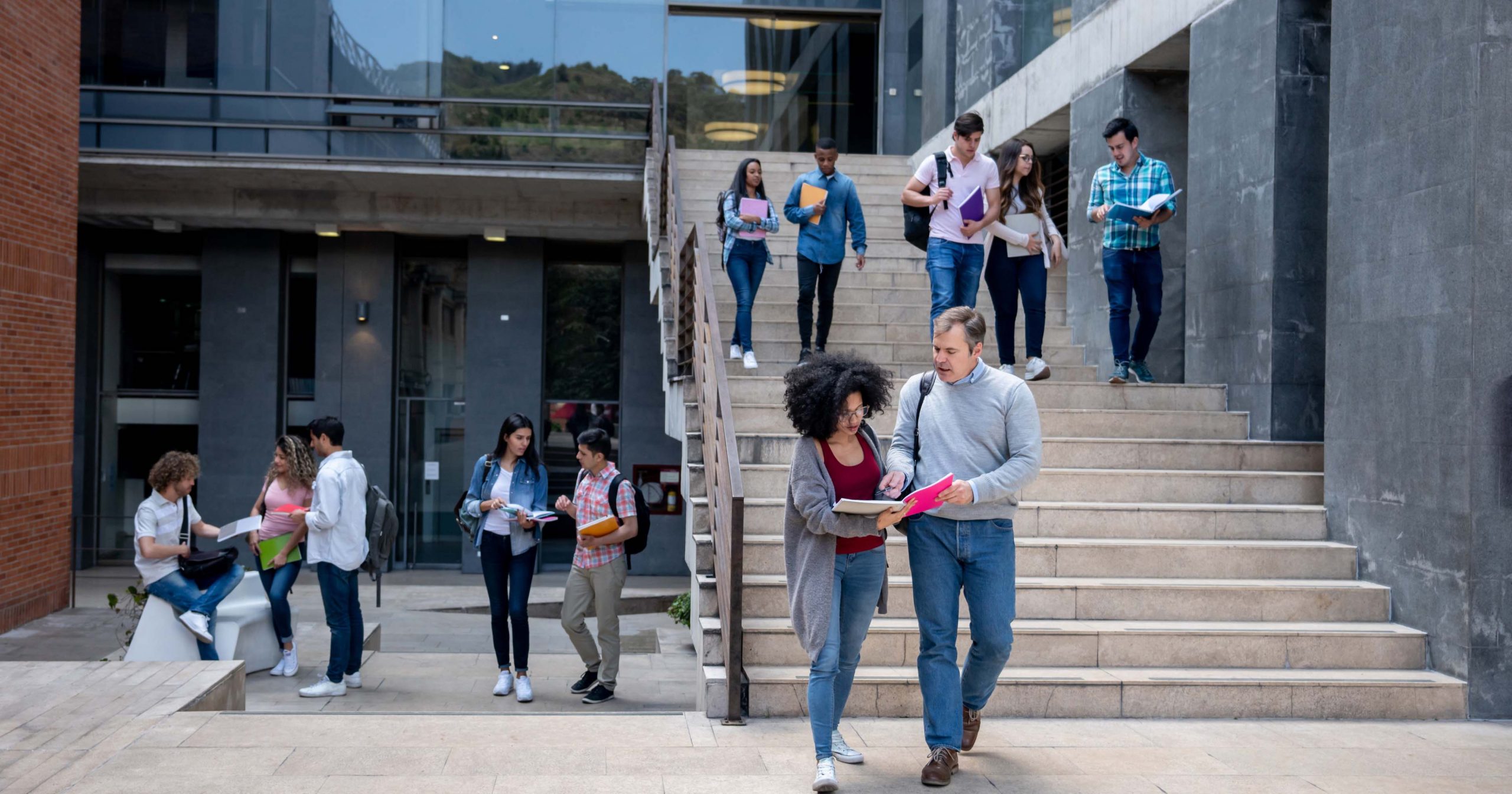 Coupes dans les cégeps : le personnel se mobilise pour dénoncer la ...