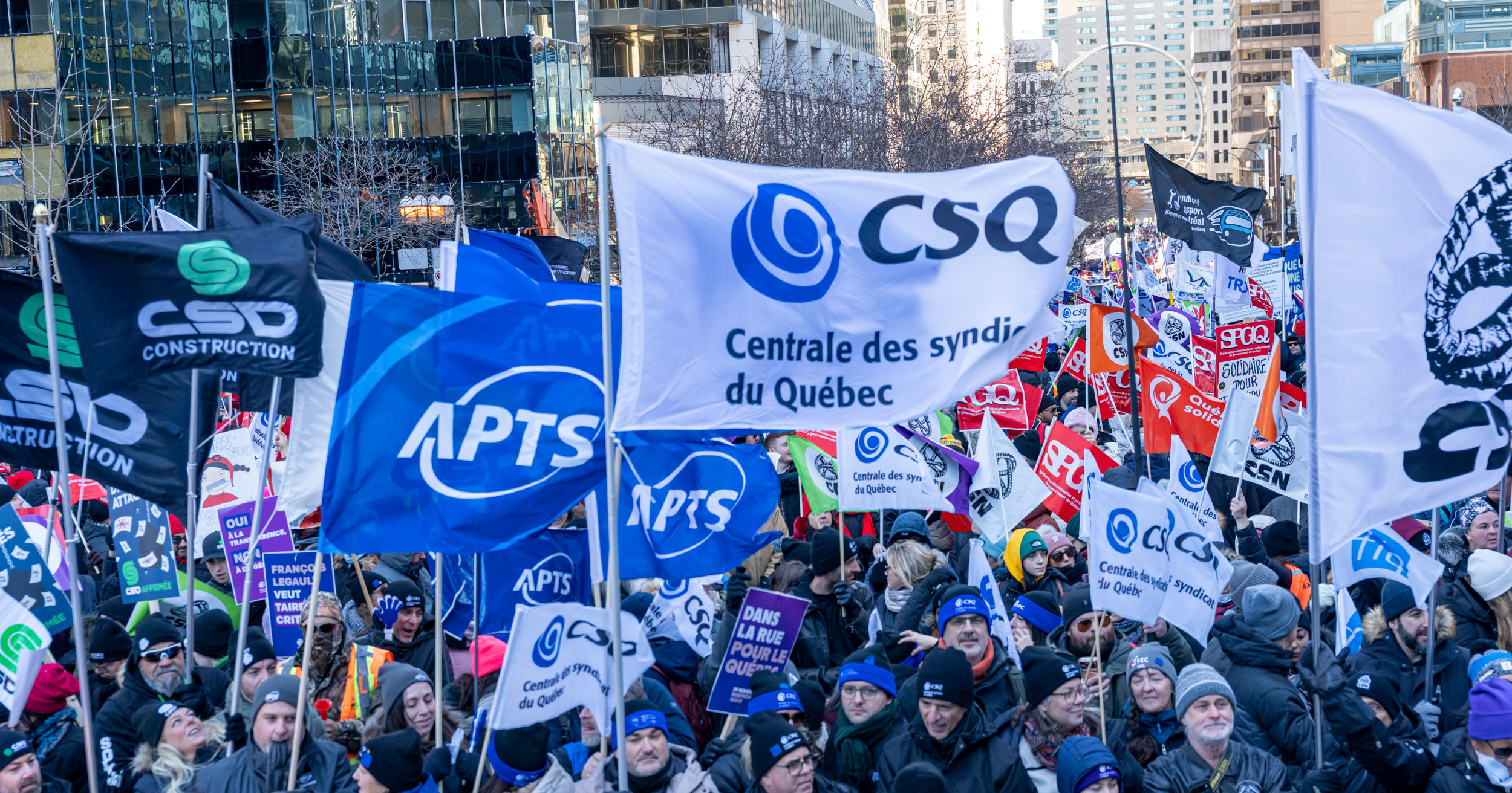Grand rassemblement à Montréal : 50 000 personnes dans la rue pour le ...