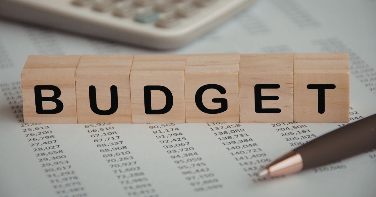 Un budget 2026-2027 sans vision et tourné vers le passé – Centrale des ...